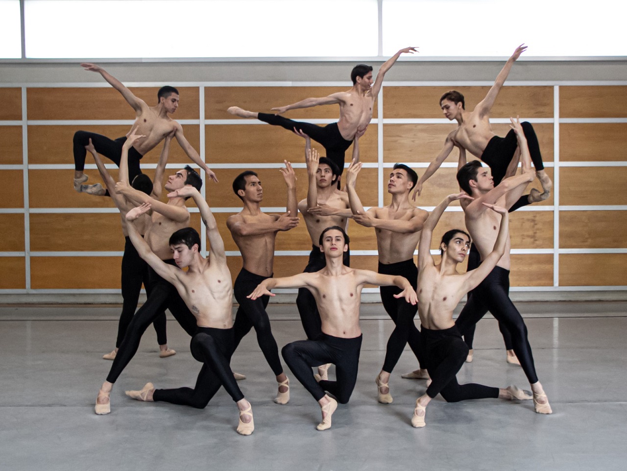 Estudiantes de la Escuela Nacional de Danza Clásica y Contemporánea ...