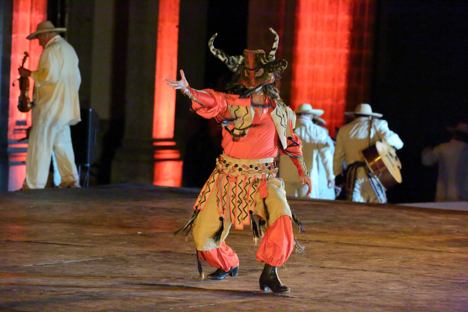 Los Diablos y el Ballet Folklórico de México toman el Palacio de Bellas ...