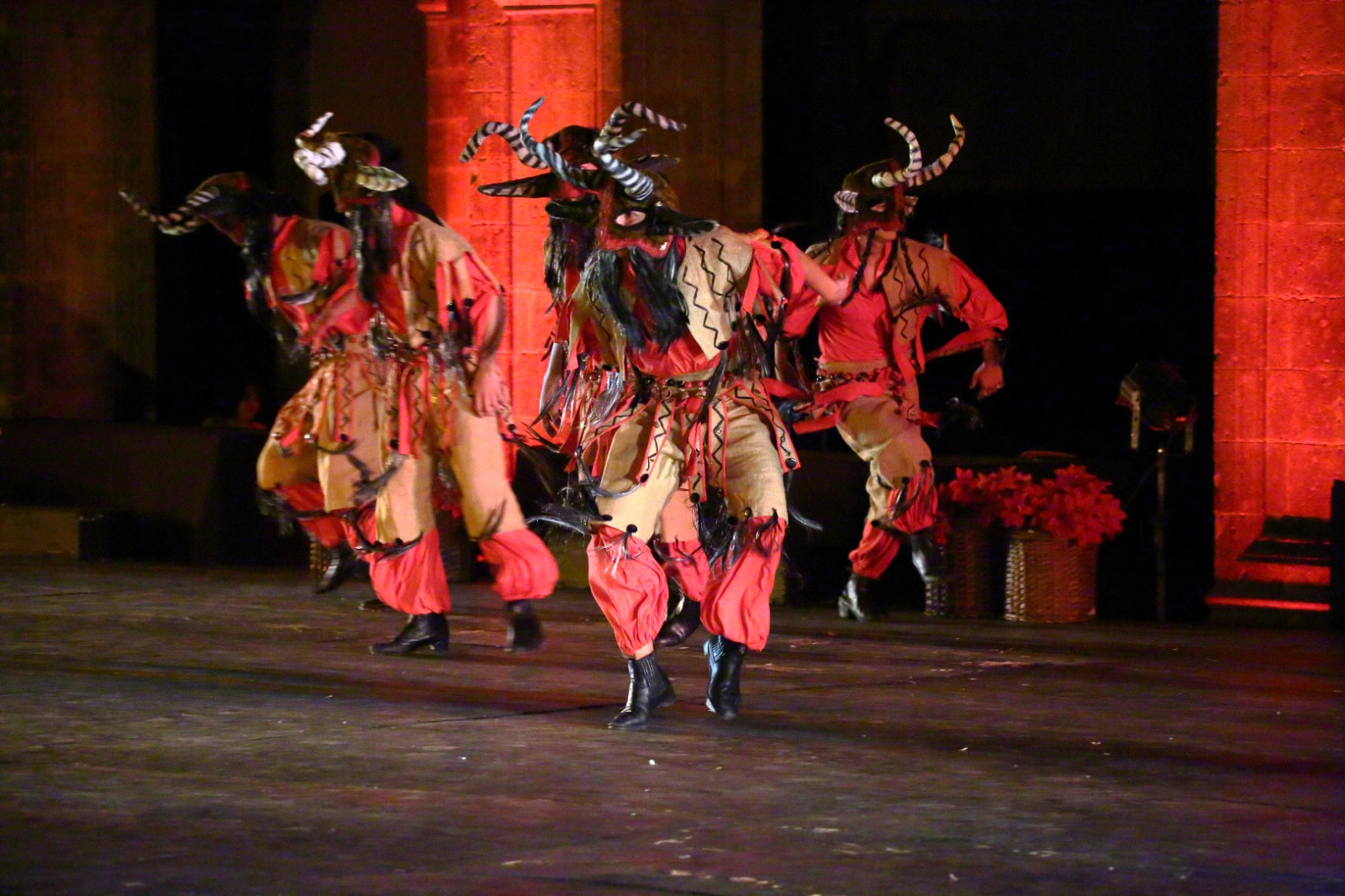 Los Diablos y el Ballet Folklórico de México toman el Palacio de Bellas ...