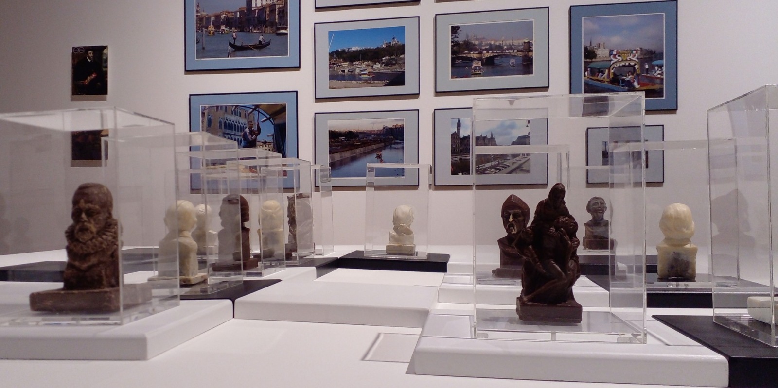 Ex Teresa Arte Actual exhibe el universo creativo de César Martínez vinculado con el humor y la ...